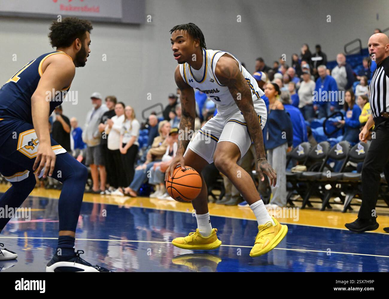 BAKERSFIELD, CA - FEBRUARY 22: Cal State Bakersfield Roadrunners guard ...