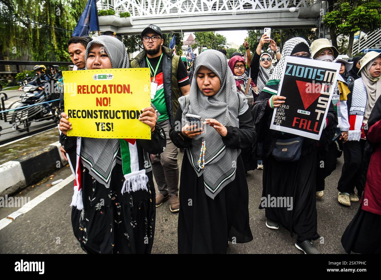 Bandung, West Java, Indonesia. 23rd Feb, 2025. A protester holds a ...