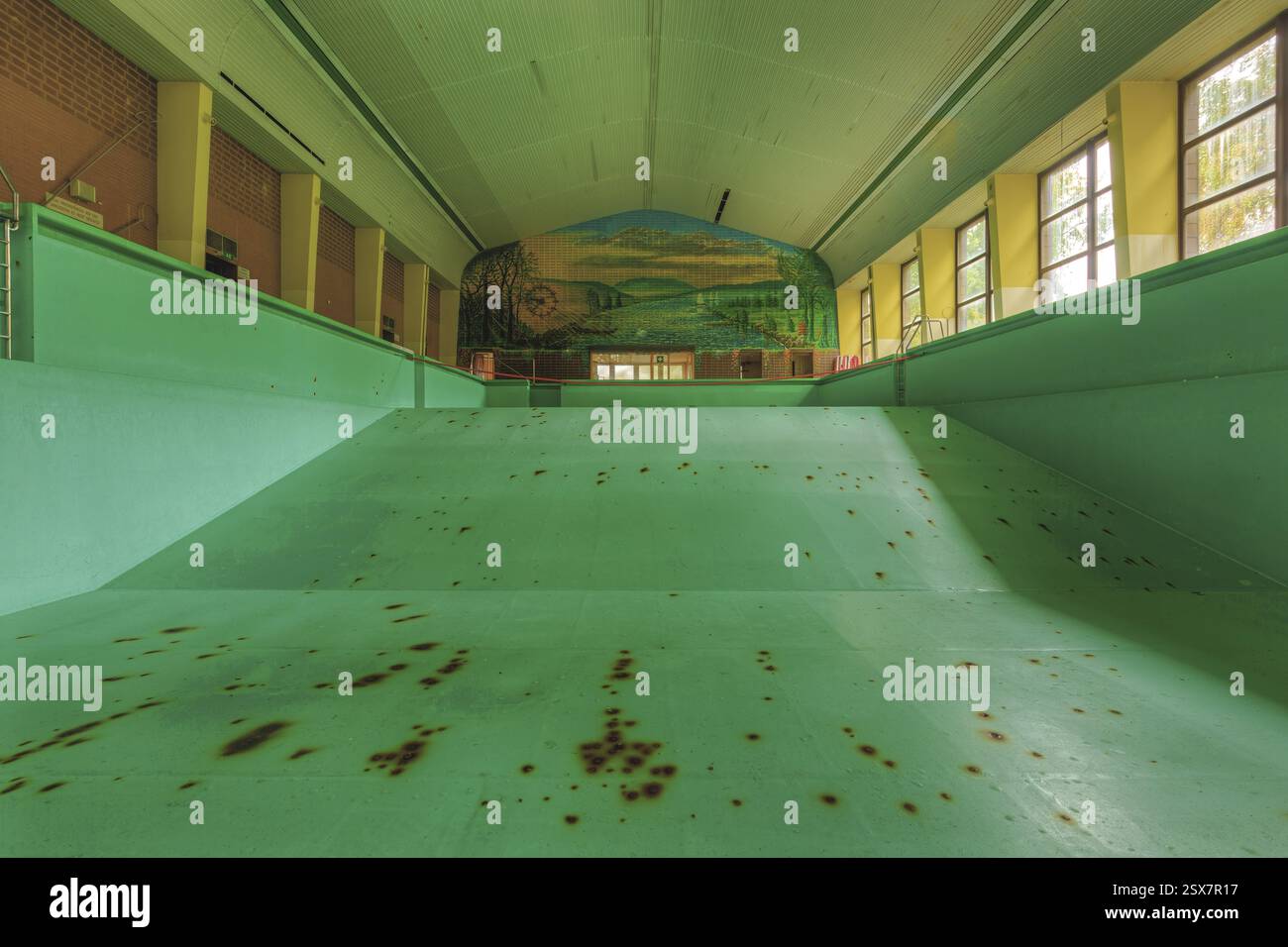 Abandoned, empty swimming pool with murals and rust, Bad am Suedpark ...