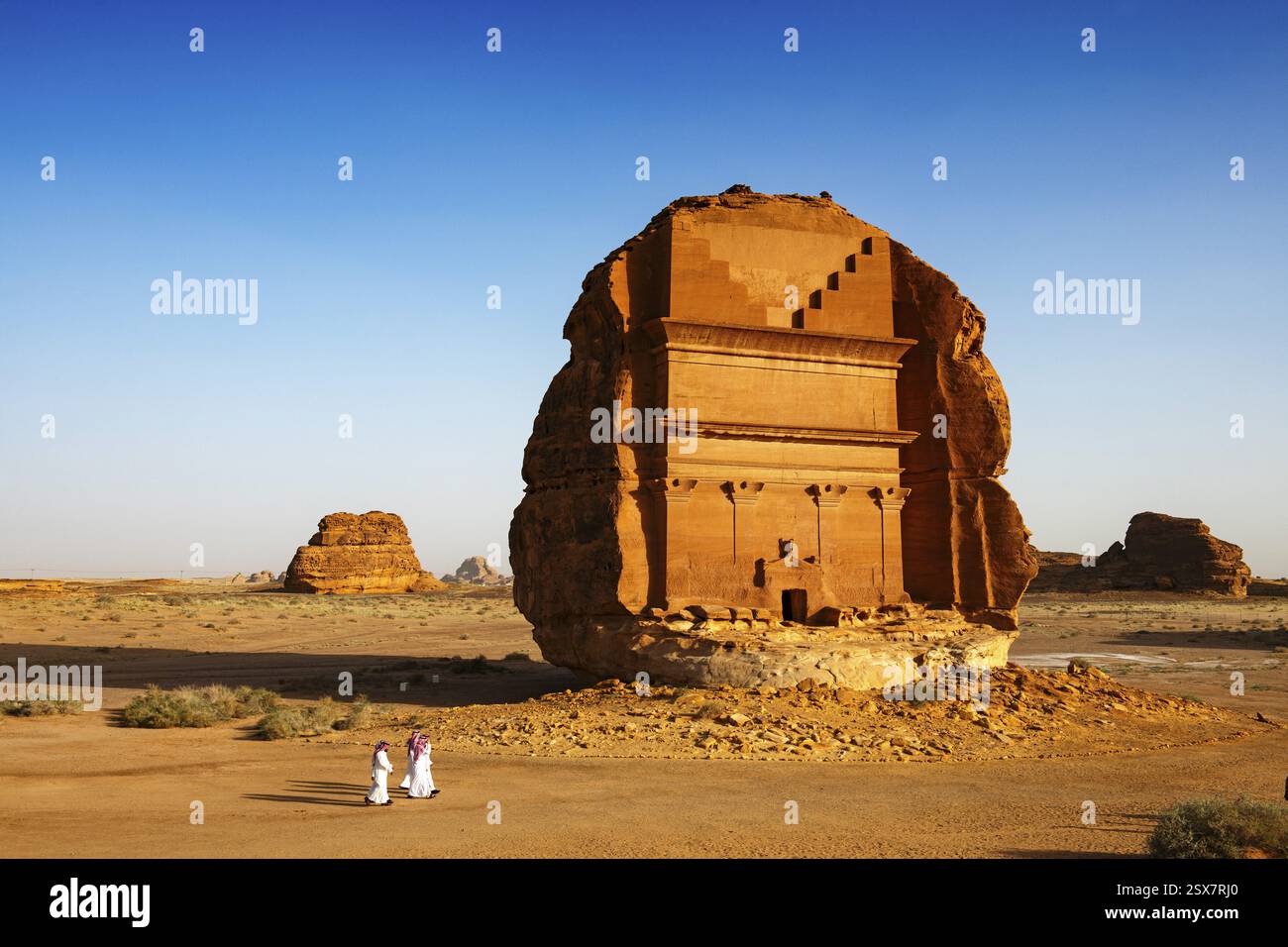 Saudis in front of the tomb of Lihyan, son of Kuza, Unesco site Maidan ...