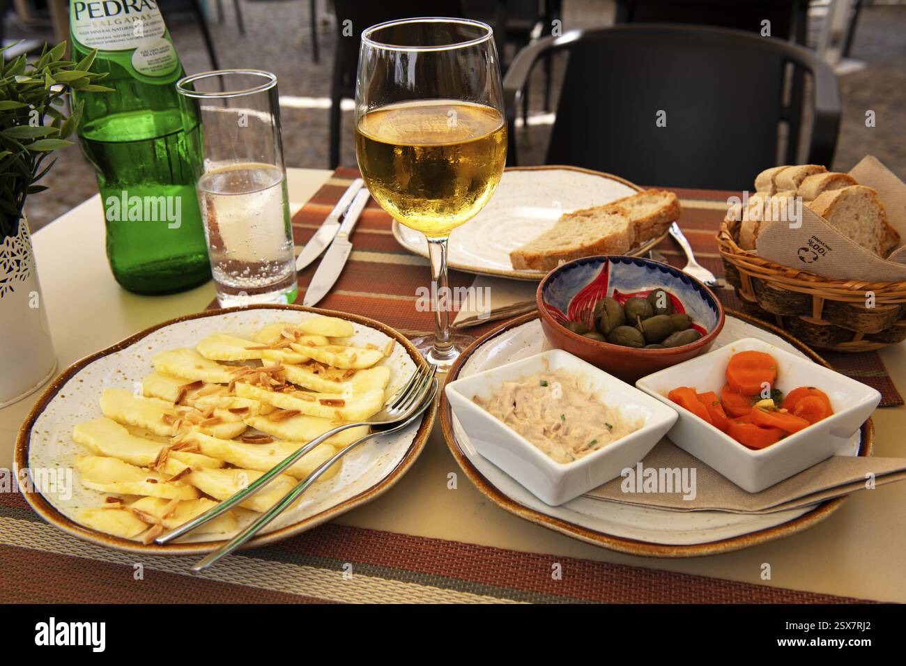 Tertulia algarvia hi-res stock photography and images - Alamy