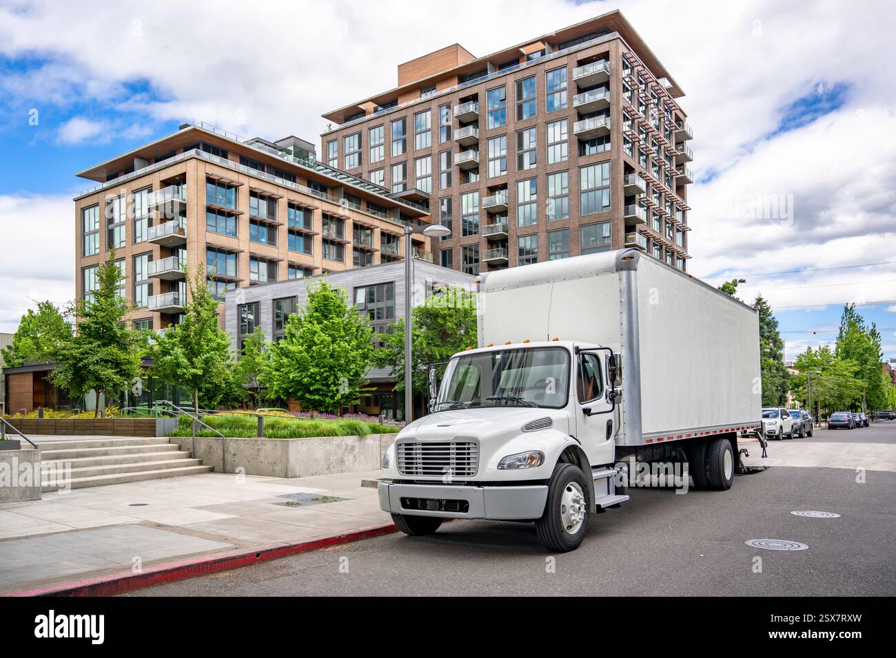 Industrial white middle duty compact rig day cab semi truck with box ...