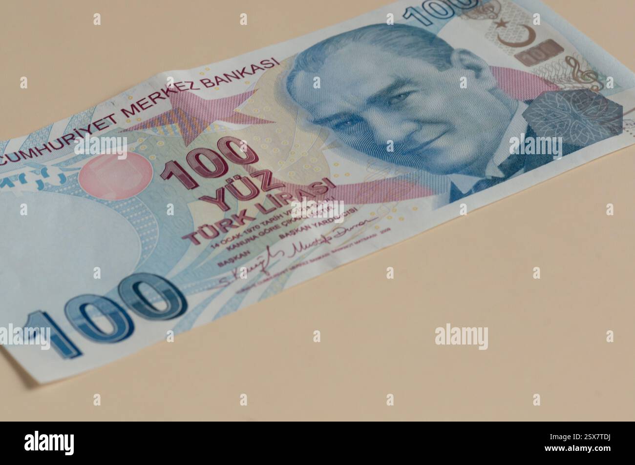 Turkish money, closeup of hundreds of Turkish lira banknotes on light ...