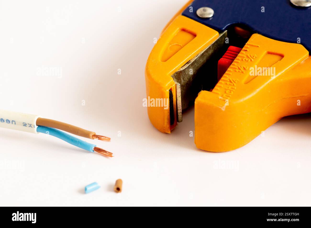 Cable stripping and crimping tool, wire stripping tool, insulated on ...