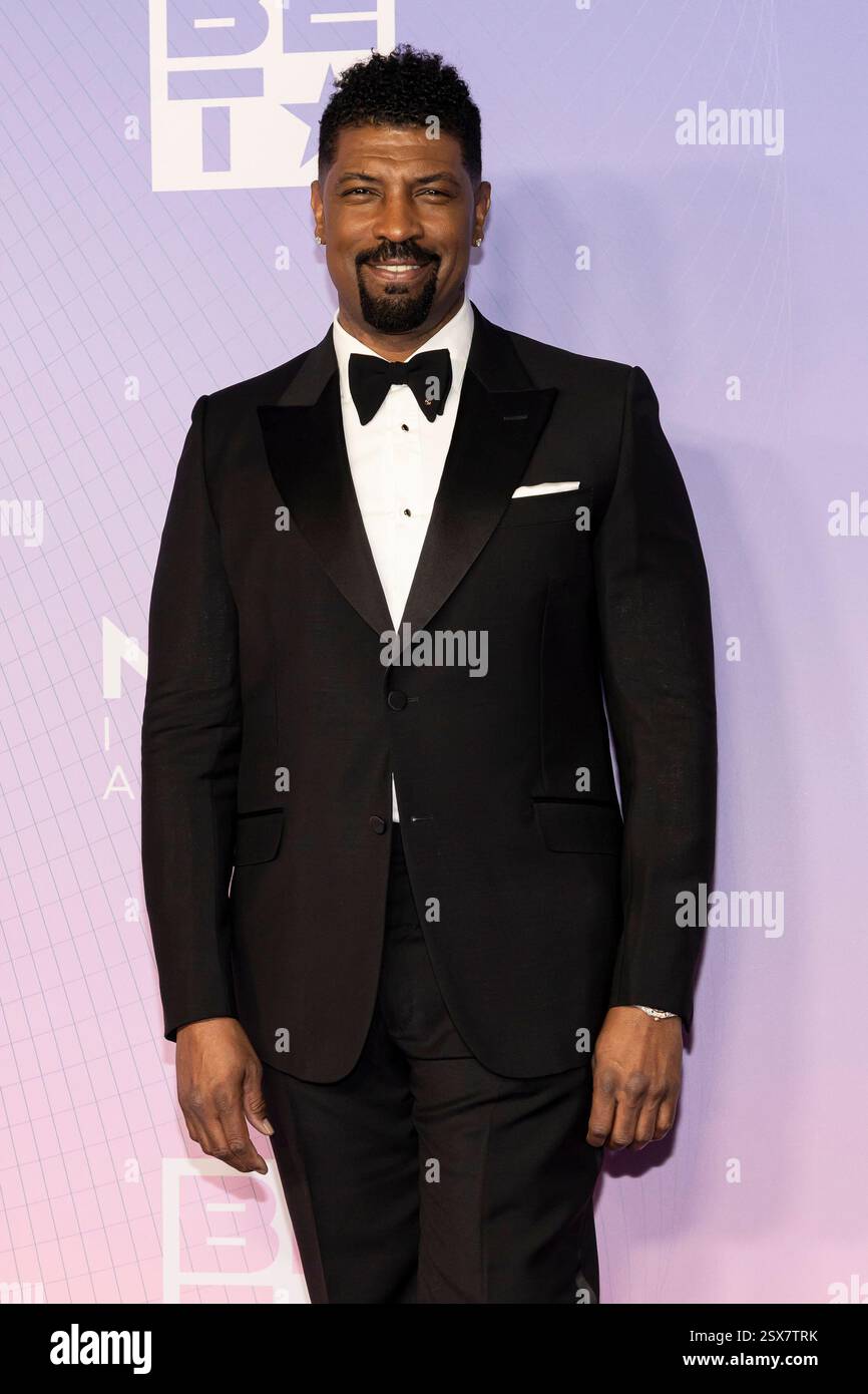 Pasadena, USA. 22nd Feb, 2025. Deon Cole attends the arrivals of the ...