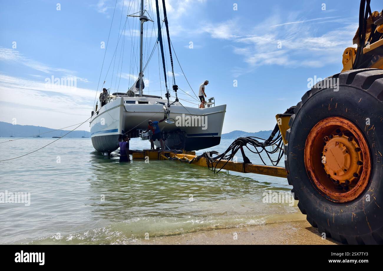 Yellow tractor pulling boat out hi-res stock photography and images - Alamy