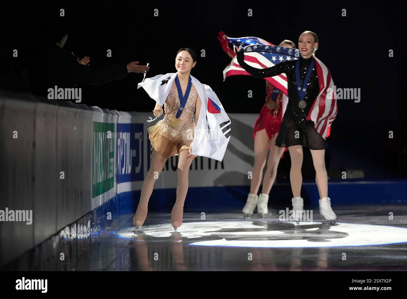 Gold medalist Kim Chae-yeon of South Korea, left, silver medalist ...