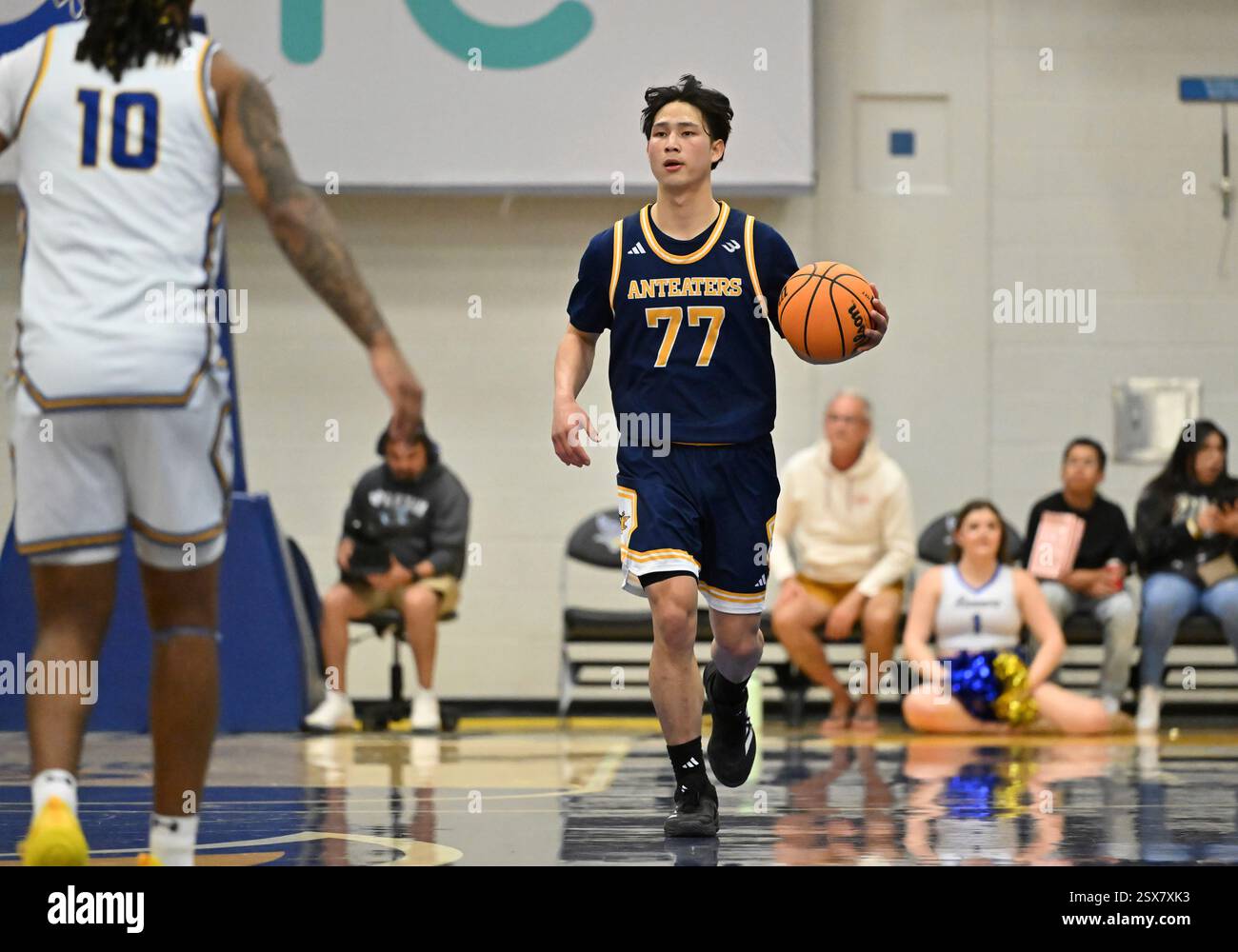 BAKERSFIELD, CA - FEBRUARY 22: UC Irvine Anteaters guard Myles Che (77 ...
