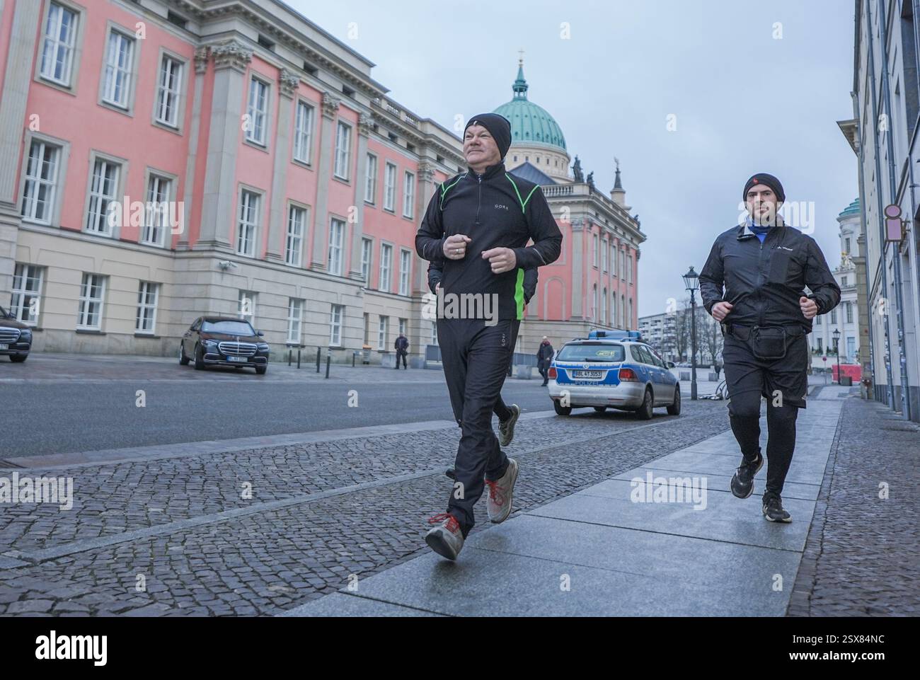 Berlin, Germany. 23rd Feb, 2025. Federal Chancellor Olaf Scholz (SPD, l ...