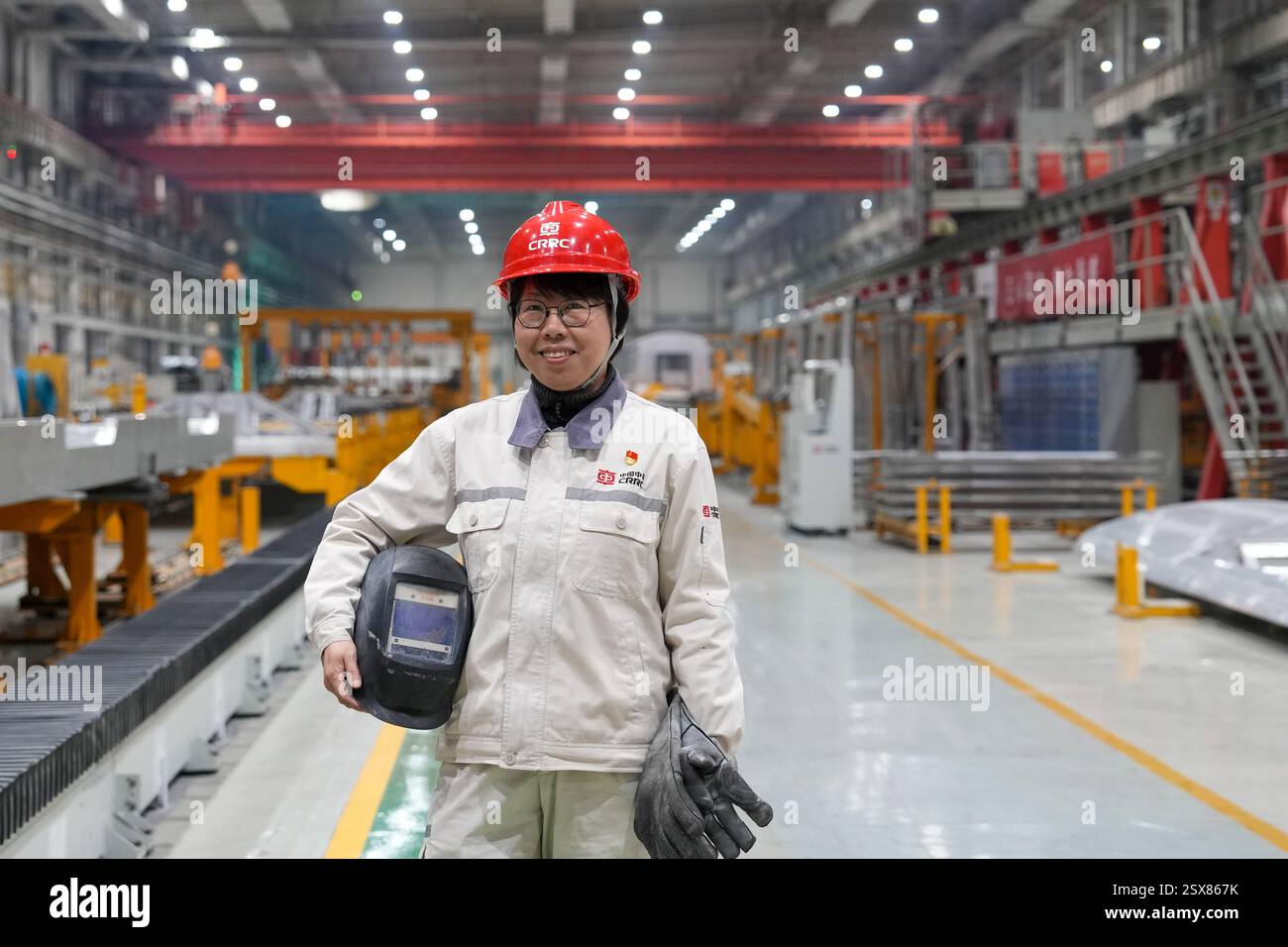 (250223) -- NANJING, Feb. 23, 2025 (Xinhua) -- Sun Jingnan poses for a ...