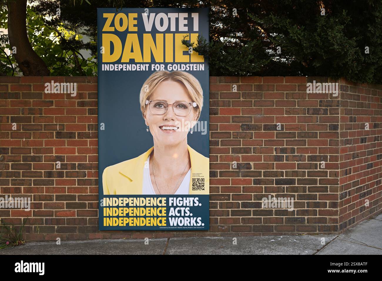 Tall signboard promoting the re-election of teal independent politician ...