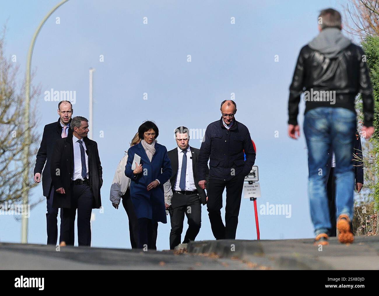 Arnsberg, Germany. 23rd Feb, 2025. Friedrich Merz (CDU, 2nd from right ...