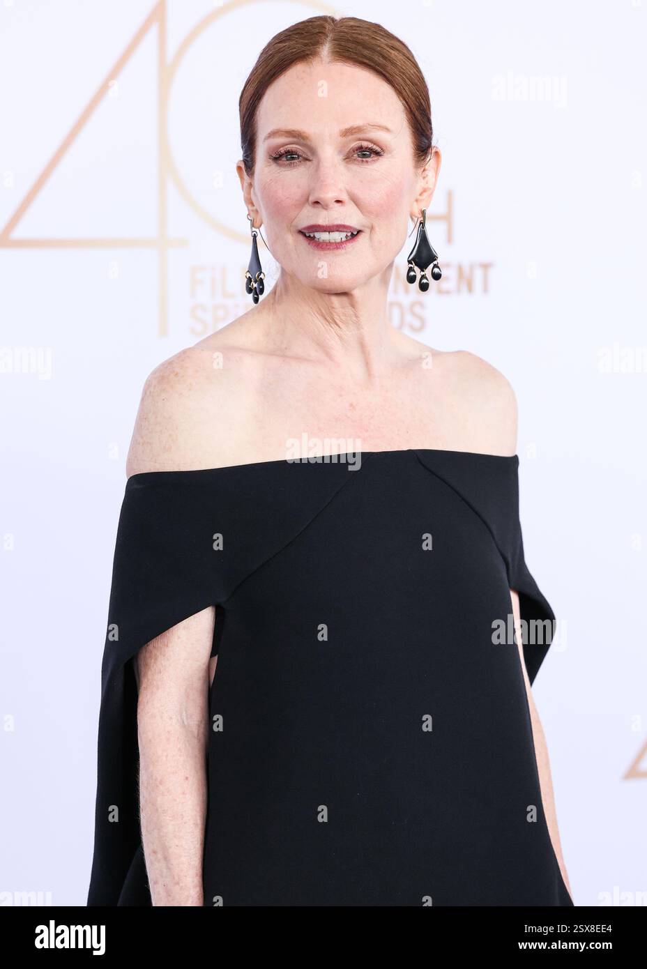 SANTA MONICA, LOS ANGELES, CALIFORNIA, USA - FEBRUARY 22: Julianne ...