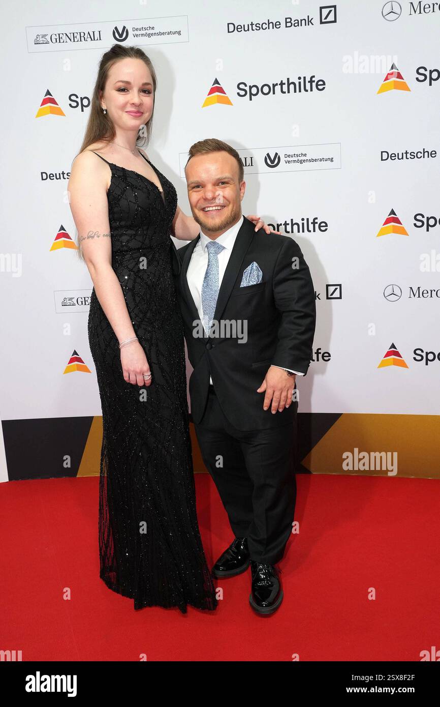 Leonie Baechthold und Niko Kappel beim Ball des Sports am 22.02.2025 in ...