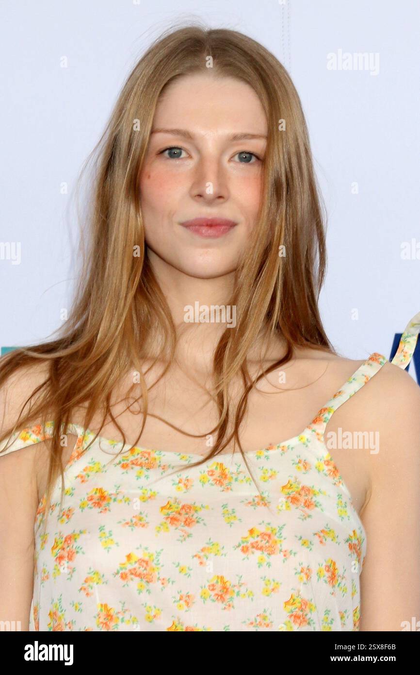 Ca. 22nd Feb, 2025. Hunter Schafer at arrivals for Film Independent ...