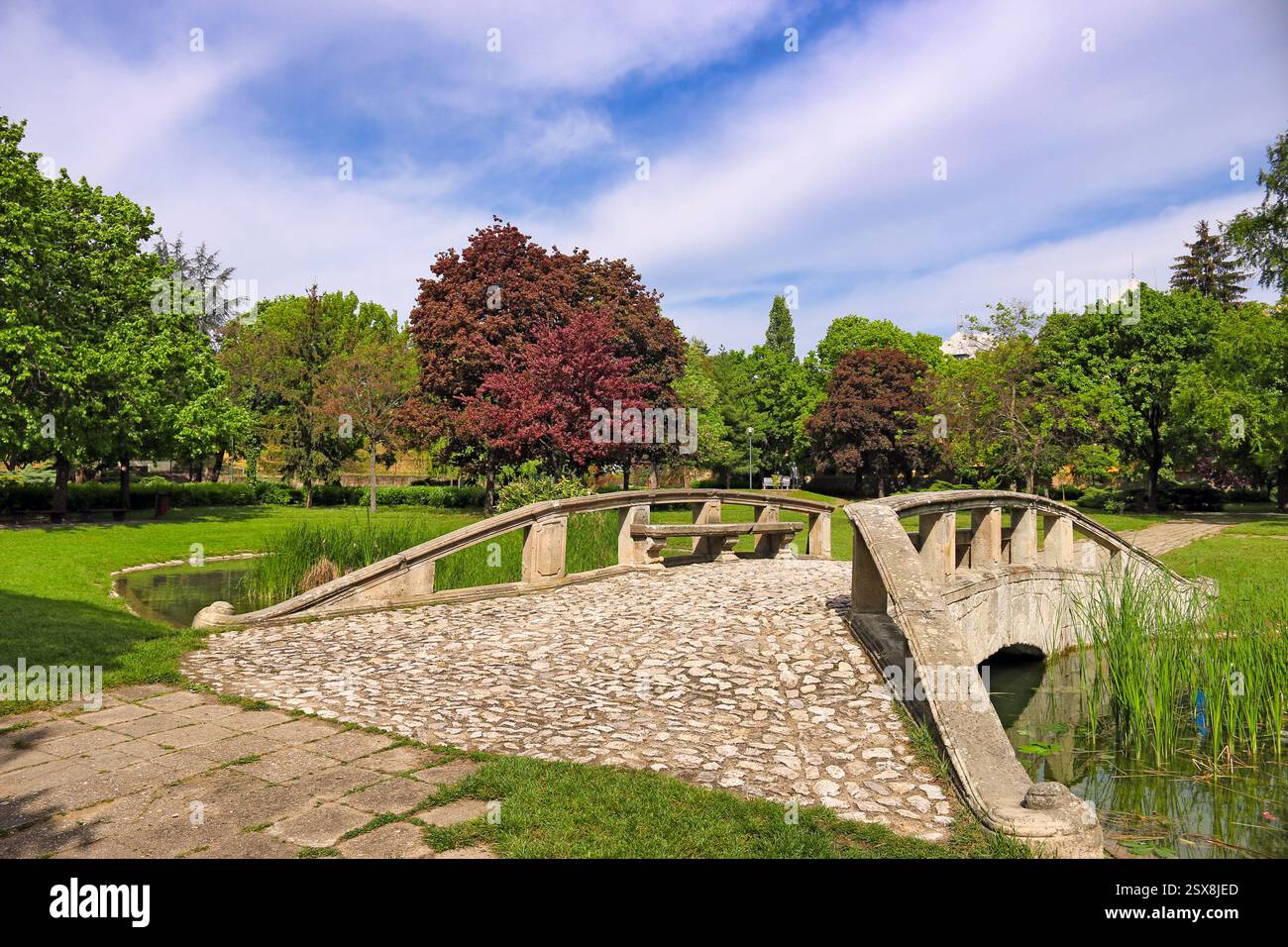 Stone bridge pond park eger hi-res stock photography and images - Alamy