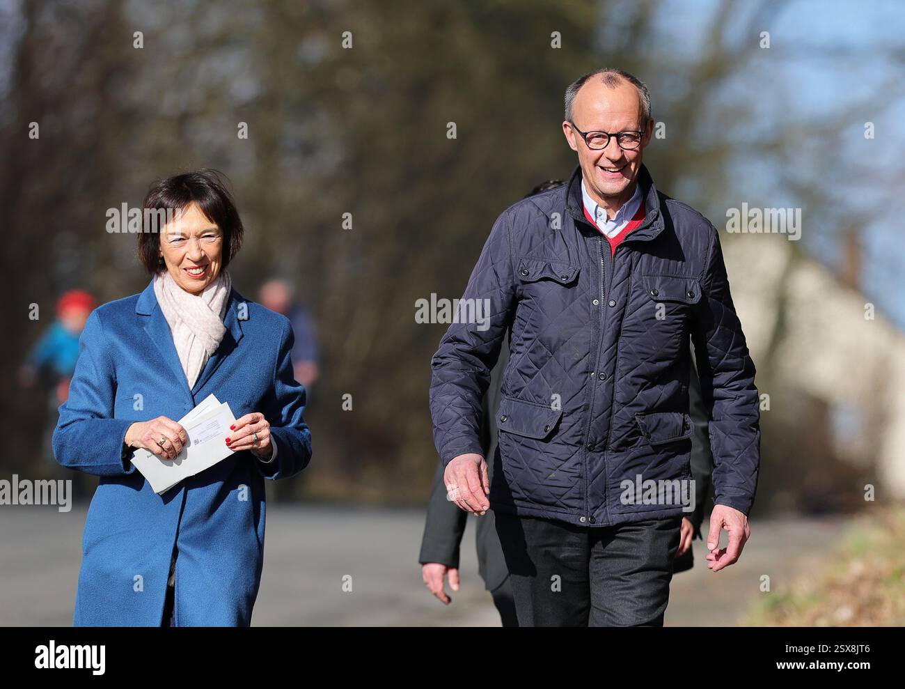 Arnsberg, Germany. 23rd Feb, 2025. Friedrich Merz (CDU, r), party ...