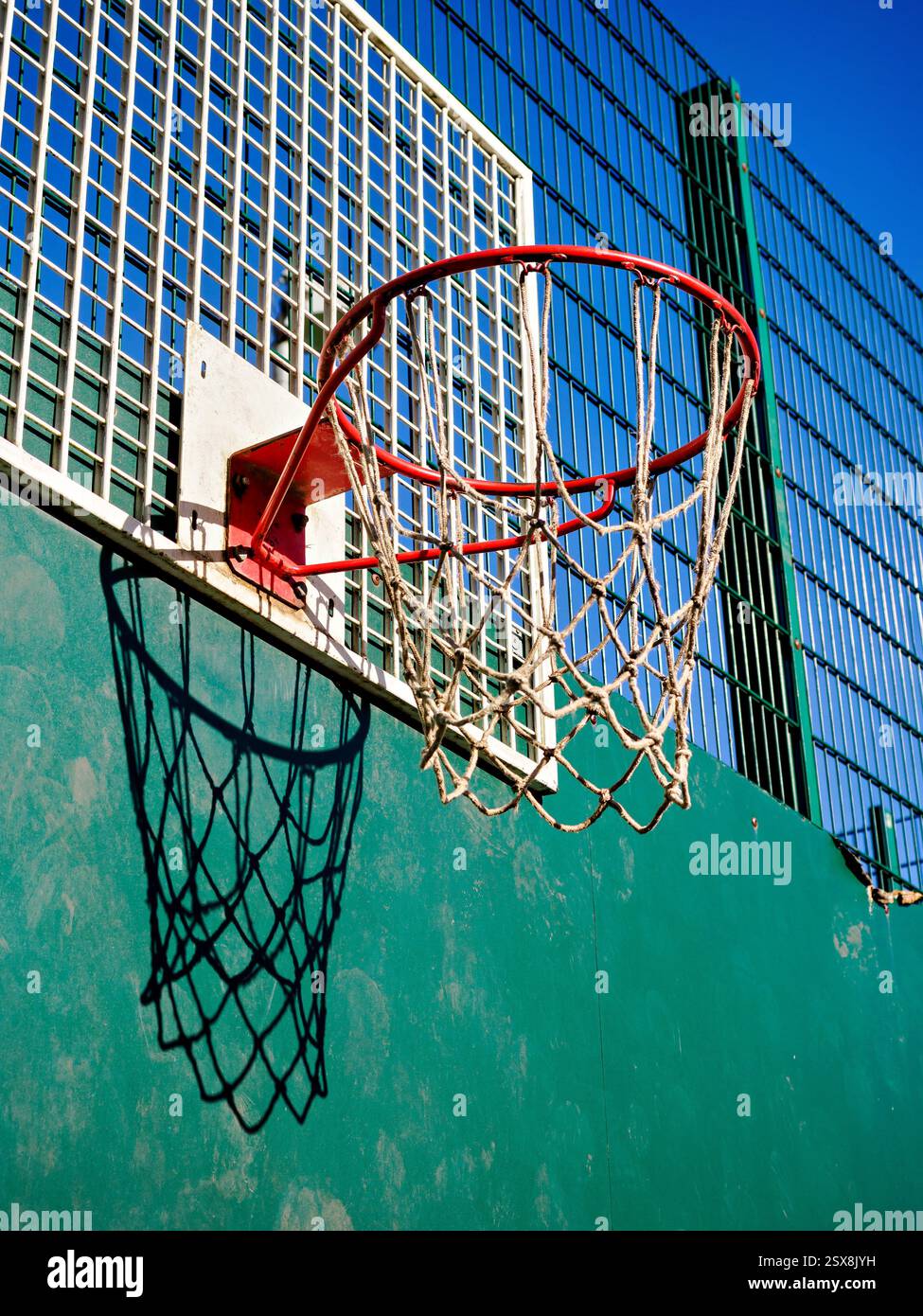 Steel basketball hoop hi-res stock photography and images - Alamy