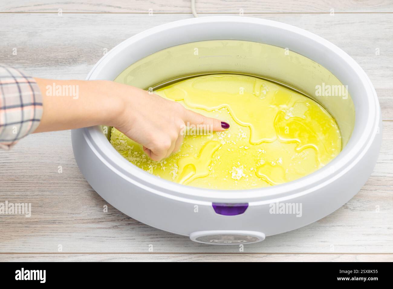 Hand in paraffin bath hi-res stock photography and images - Alamy