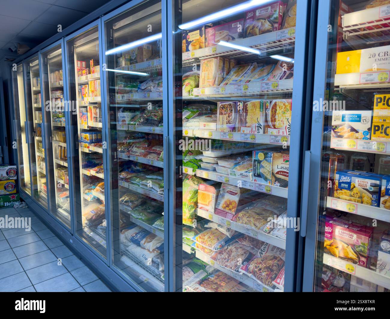 Frozen food choices hi-res stock photography and images - Alamy