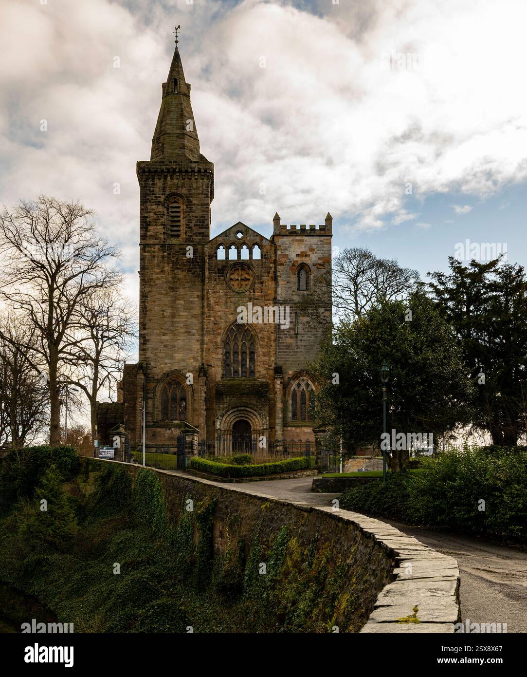 Dunfermline Abbey & Palace, Dunfermline, Scotland, UK Stock Photo - Alamy