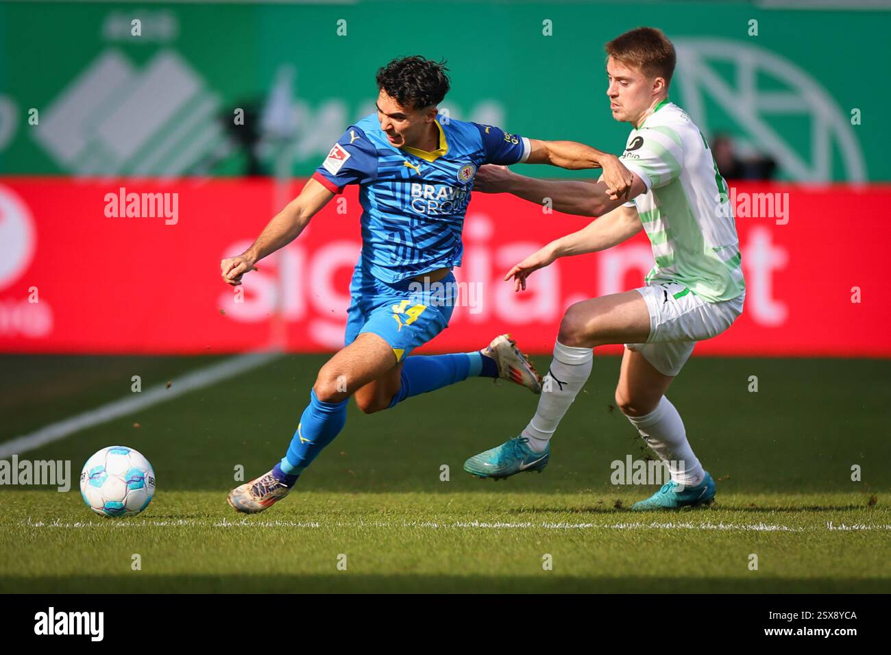 23 February 2025, Bavaria, Fürth: Soccer: Bundesliga 2, SpVgg Greuther ...