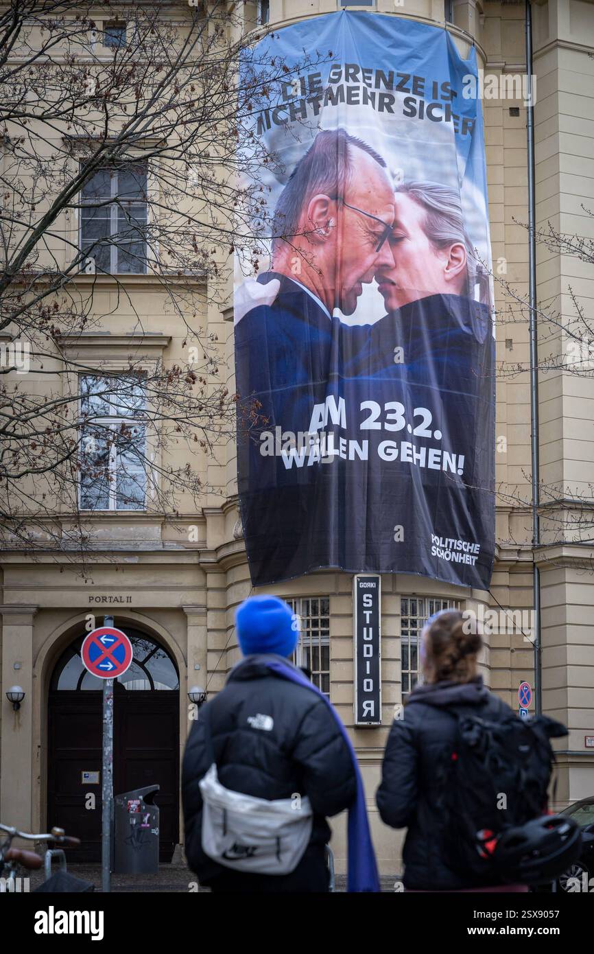 250223, Plakat Merz Weidel am Maxim Gorki Theater in Berlin Angelehnt ...