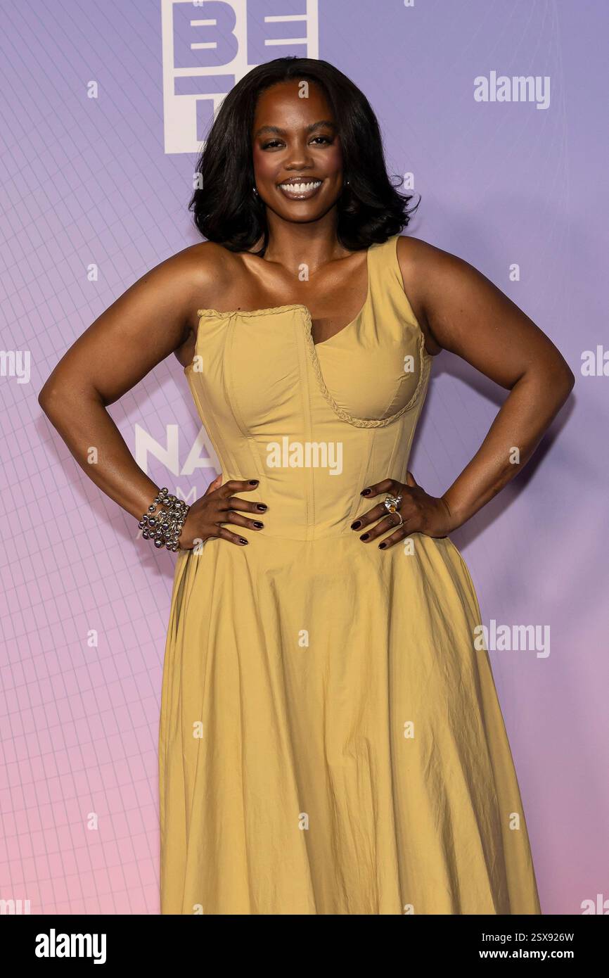 Novi Brown attends the arrivals of the “56th NAACP Image Awards” at the ...