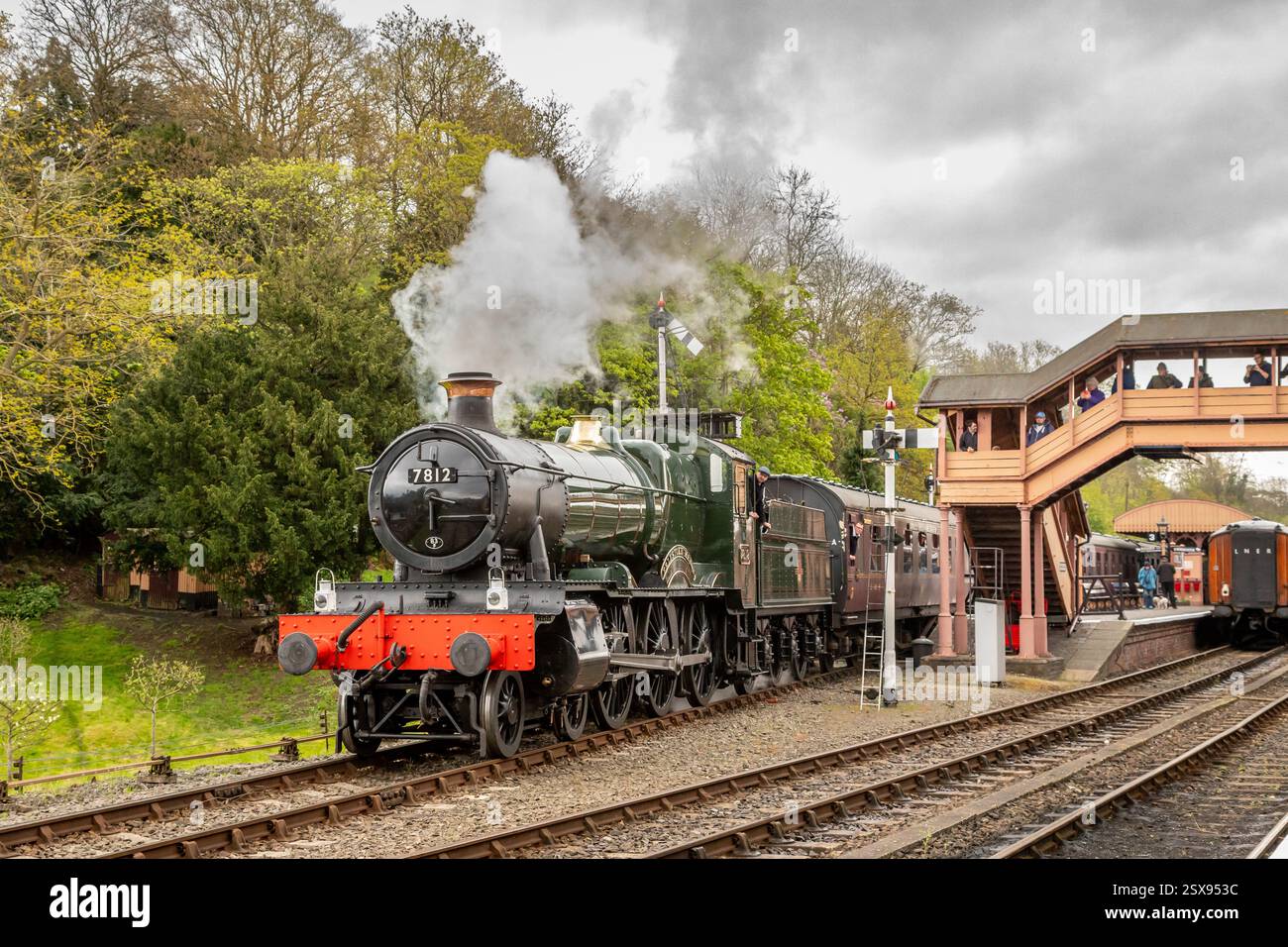 BR 'Manor' 4-6-0 No. 7812 'Erlestoke Manor' departs from Bewdley on the ...