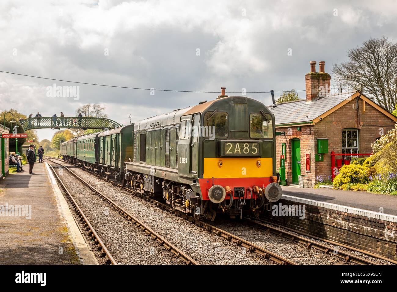 BR Class 20 No.D8188 arrives at Medstead station on the Mid Hants ...