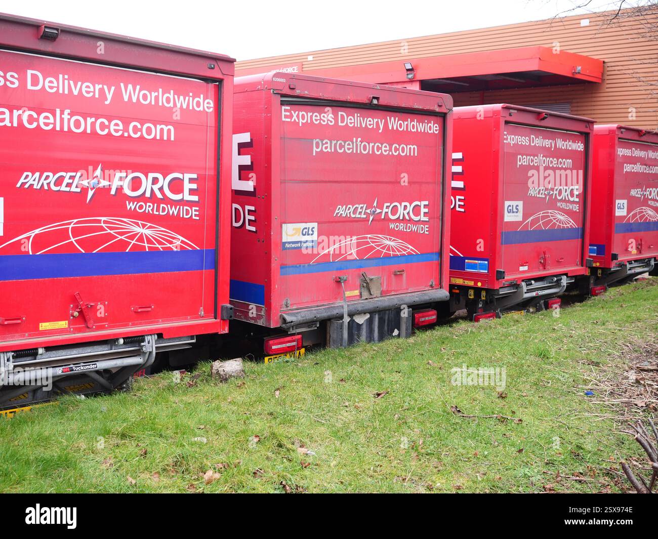 Parcel force vans hi-res stock photography and images - Alamy