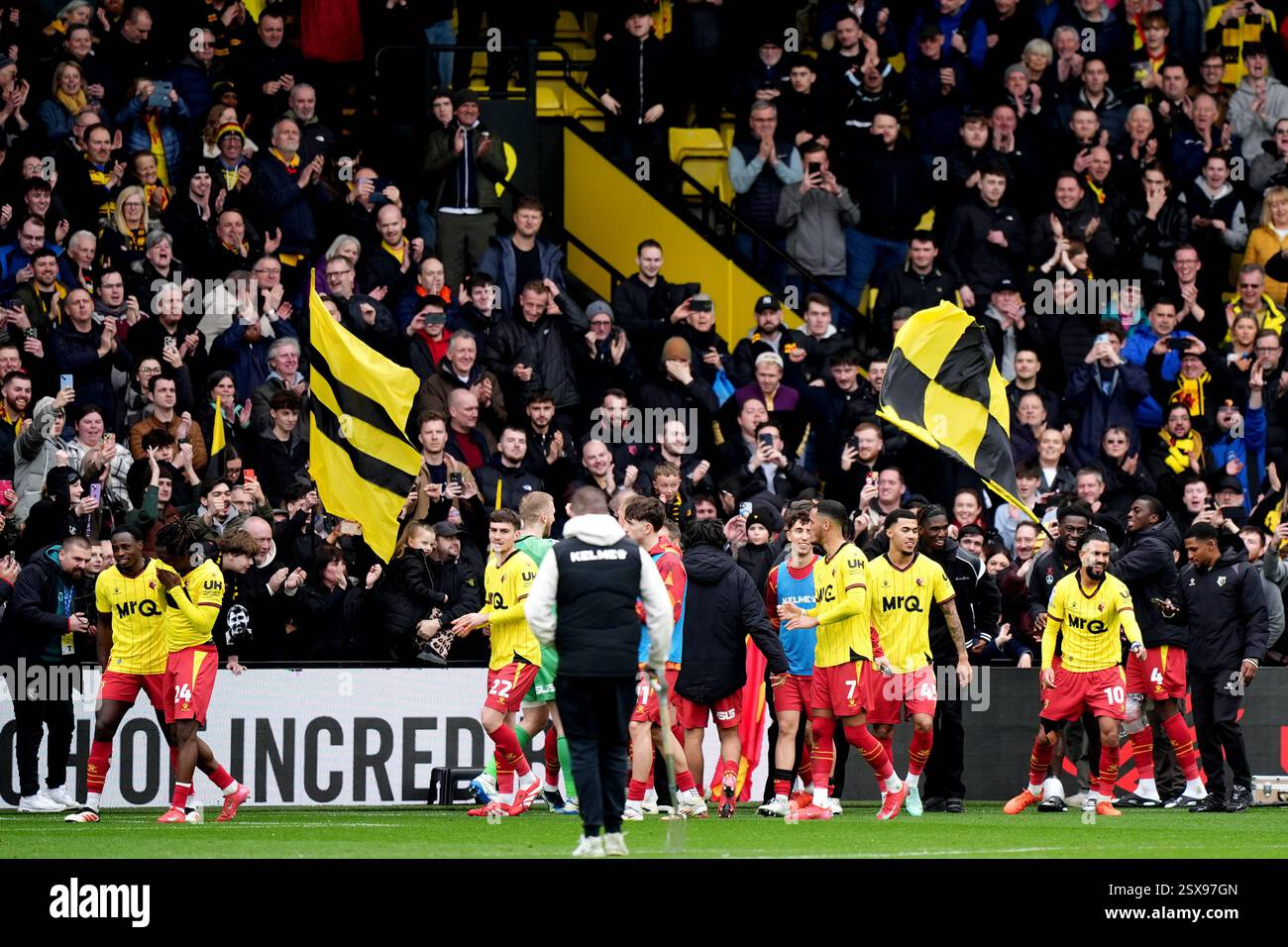 Watford players celebrate victory hi-res stock photography and images ...