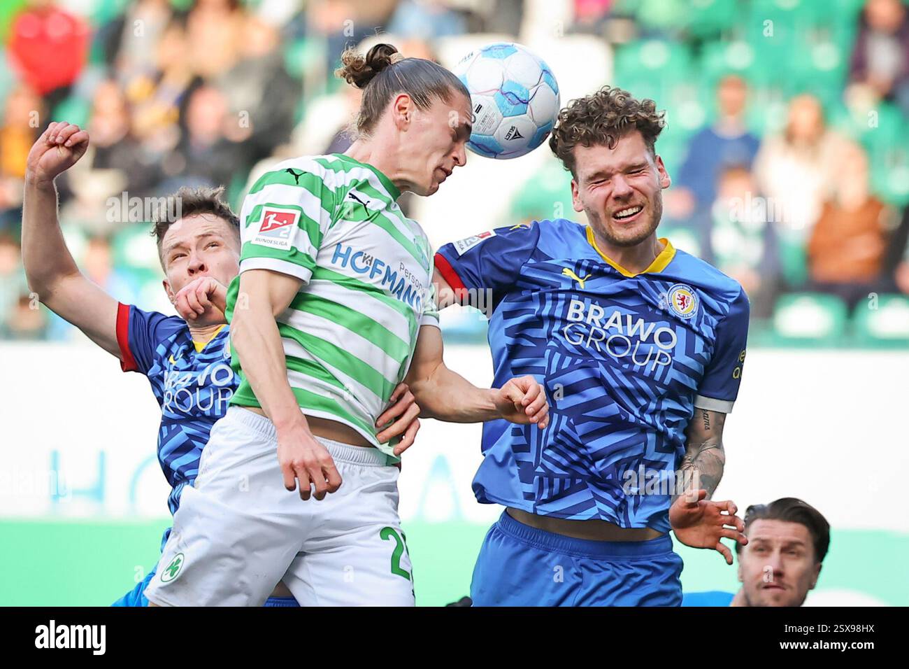 23 February 2025, Bavaria, Fürth: Soccer: Bundesliga 2, SpVgg Greuther ...