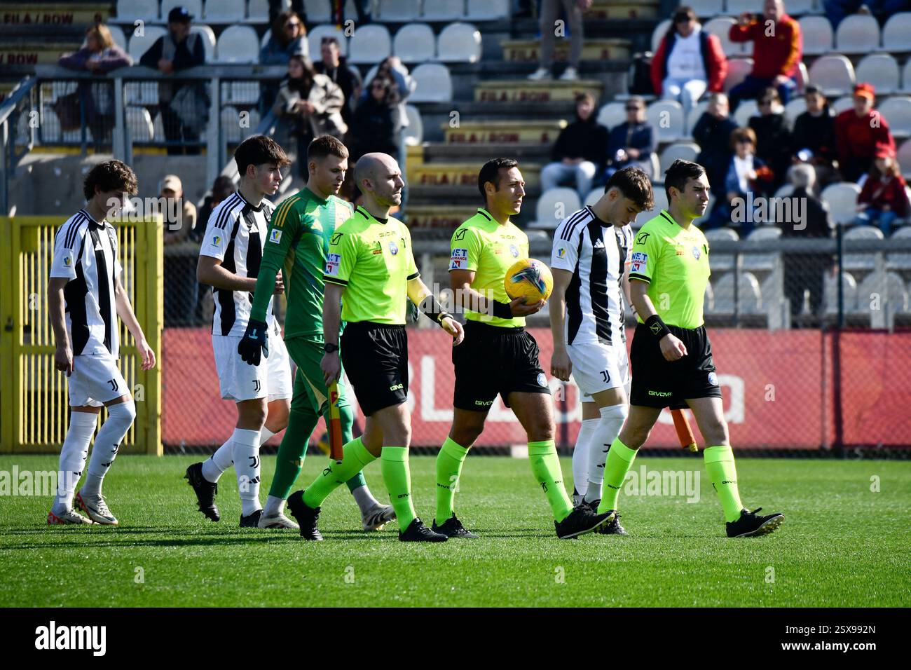Juventus U20 players and arbitration panel entering the field - Roma ...
