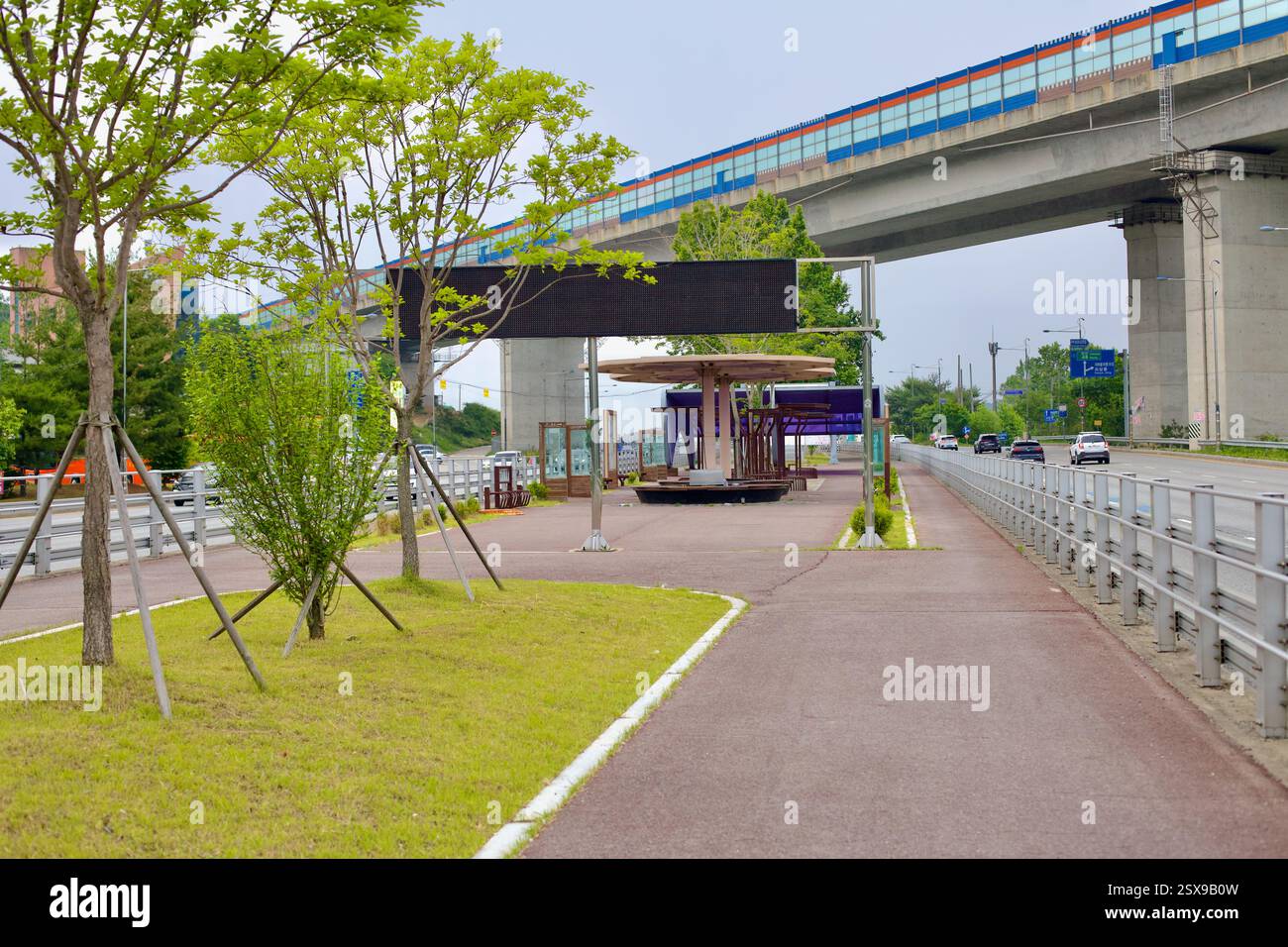 Daejeon, South Korea - May 28th, 2021: A small rest area with shaded ...
