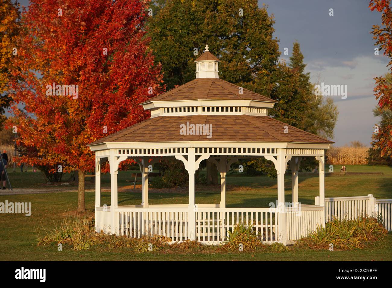 Cozy garden gazebo white hi-res stock photography and images - Alamy