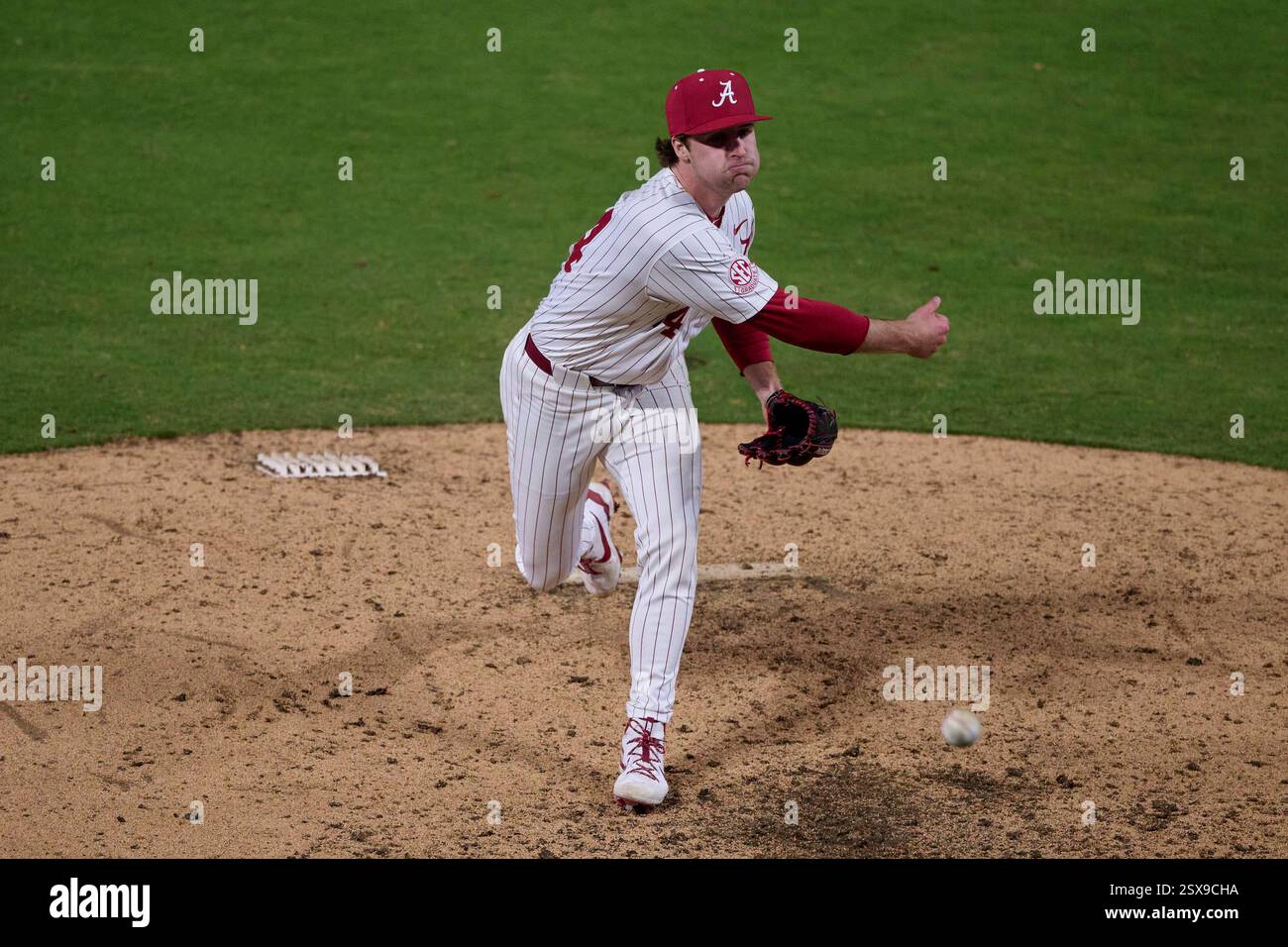 Alabama Crimson Tide pitcher Carson Ozmer (14) during an NCAA baseball ...