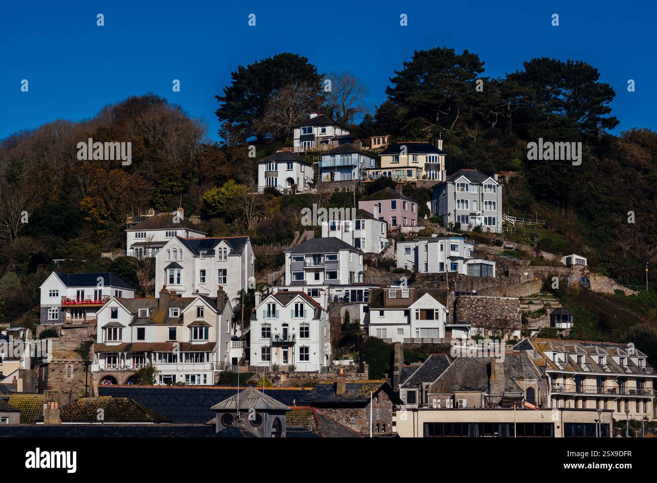 East Cliff houses overlooking East Looe Beach, Looe, Corwall Stock ...