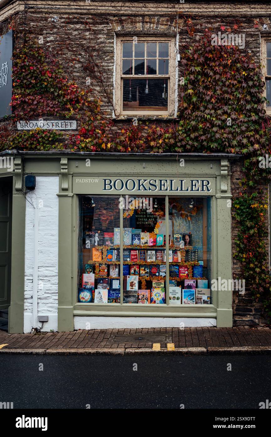 Bookshop window, colourful book display, Broad street, Padstow ...