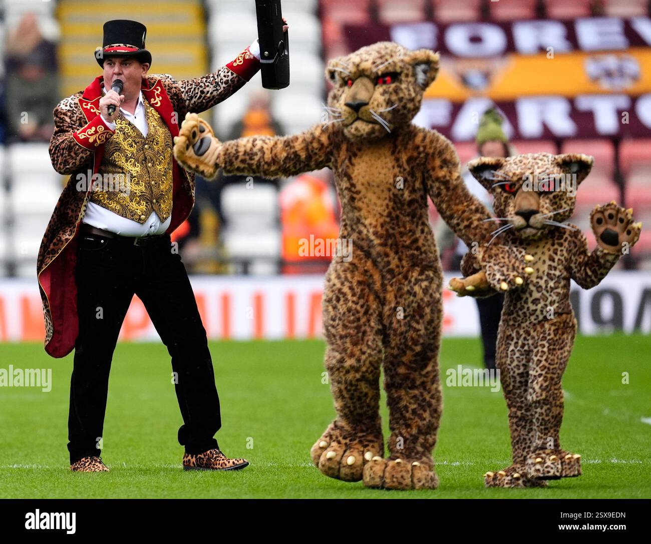 Leigh Leopards mascots ahead of the Betfred Super League match at the ...