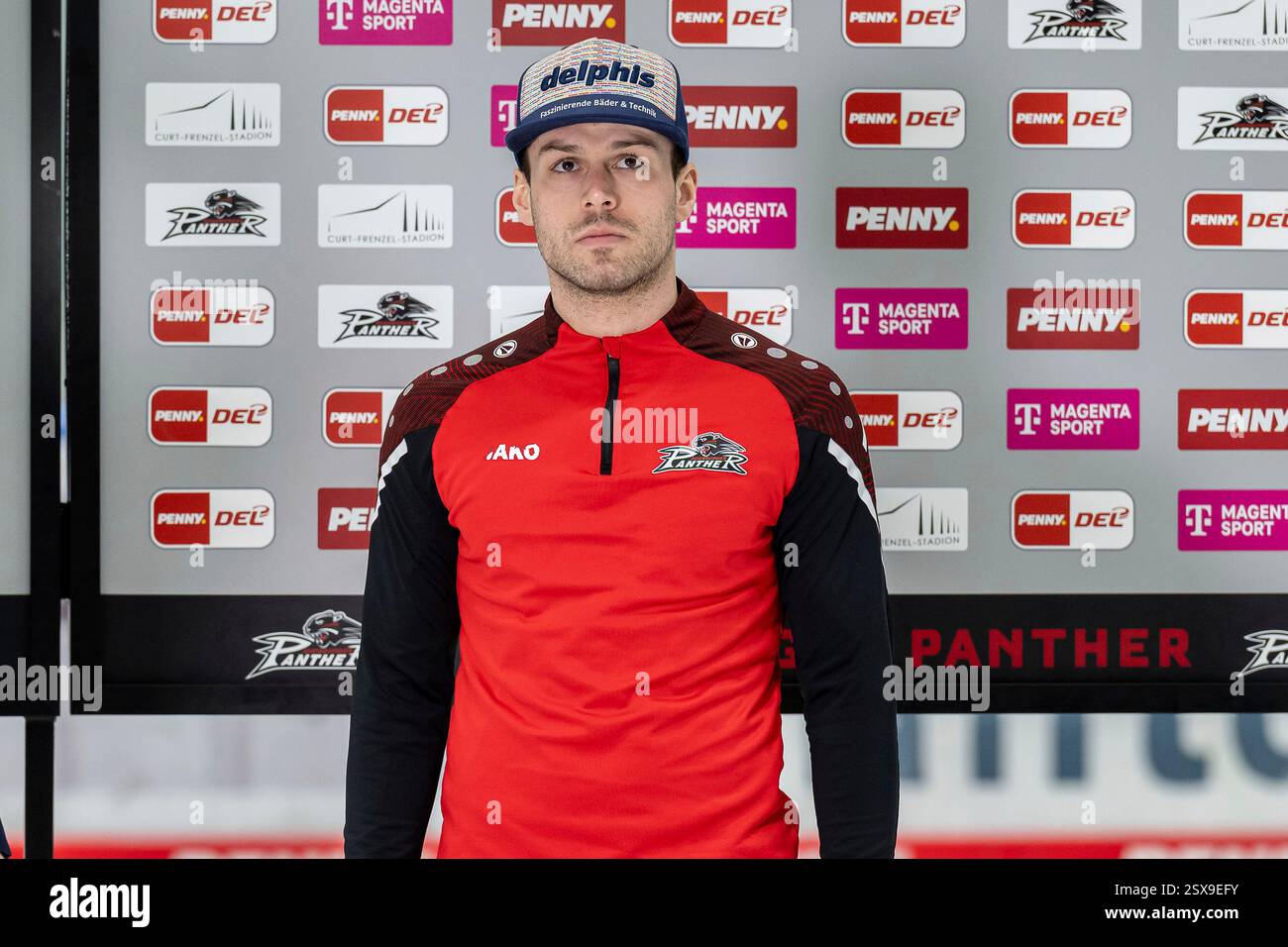 Luca Tosto (Augsburger Panther, #77) beim Fernseh-Interview mit Magenta ...