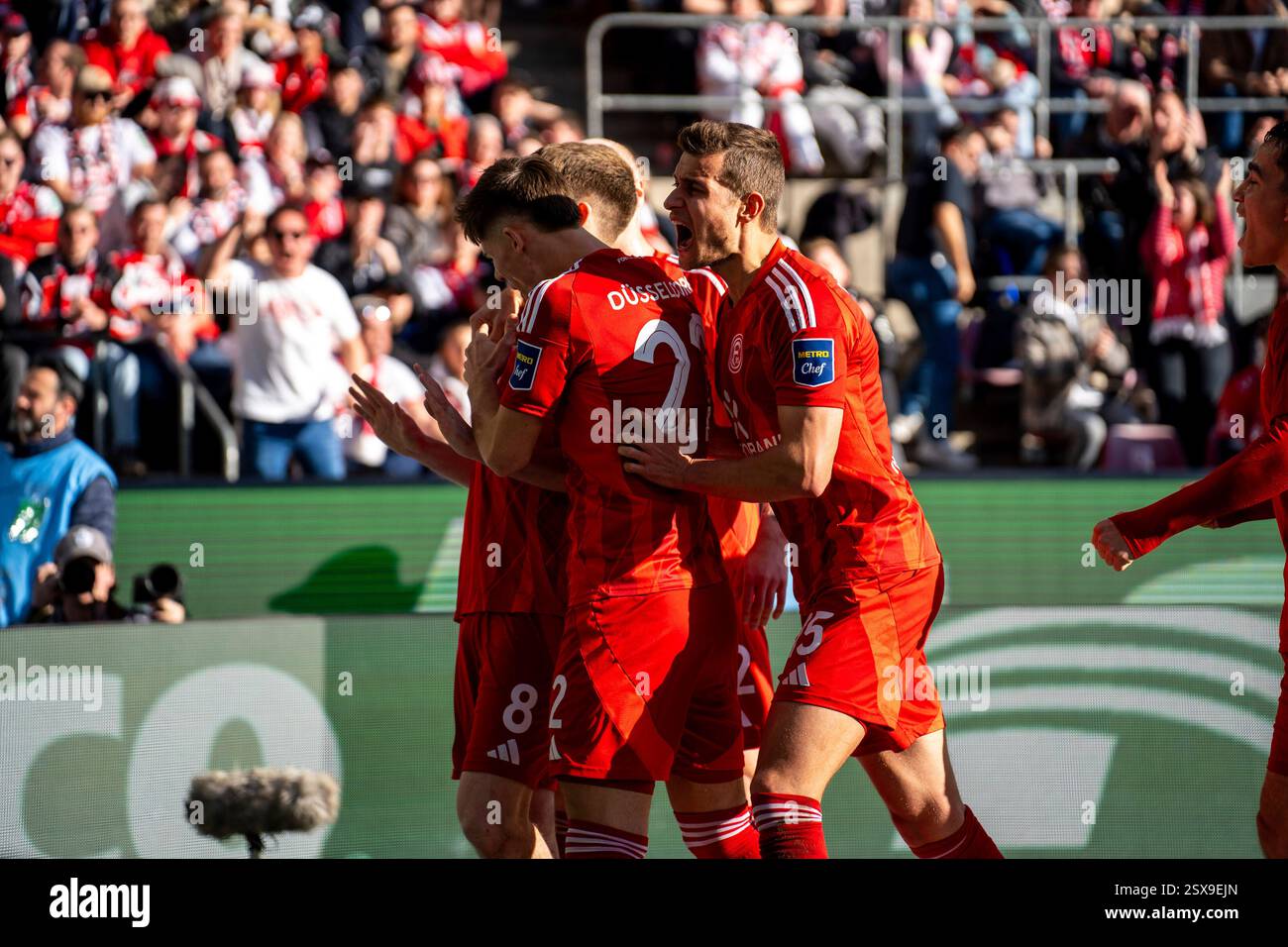 Jubel nach dem 1:1 durch Johannesson Isak Bergmann (Fortuna Duesseldorf, #08) 1. FC Koeln vs ...