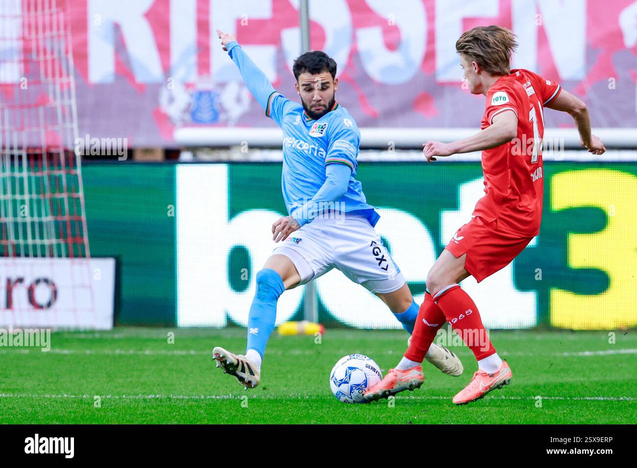 Enschede, Netherlands. 23rd Feb, 2025. ENSCHEDE, NETHERLANDS - FEBRUARY 23: Calvin Verdonk of ...