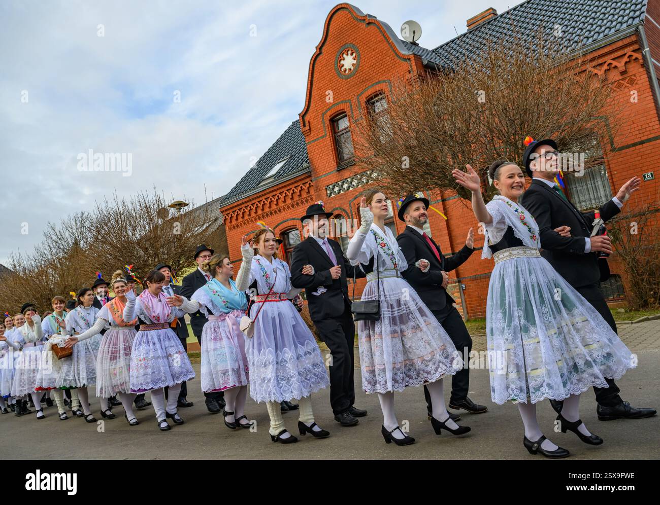 23 February 2025, Brandenburg, Raddusch: Couples in traditional Wendish ...