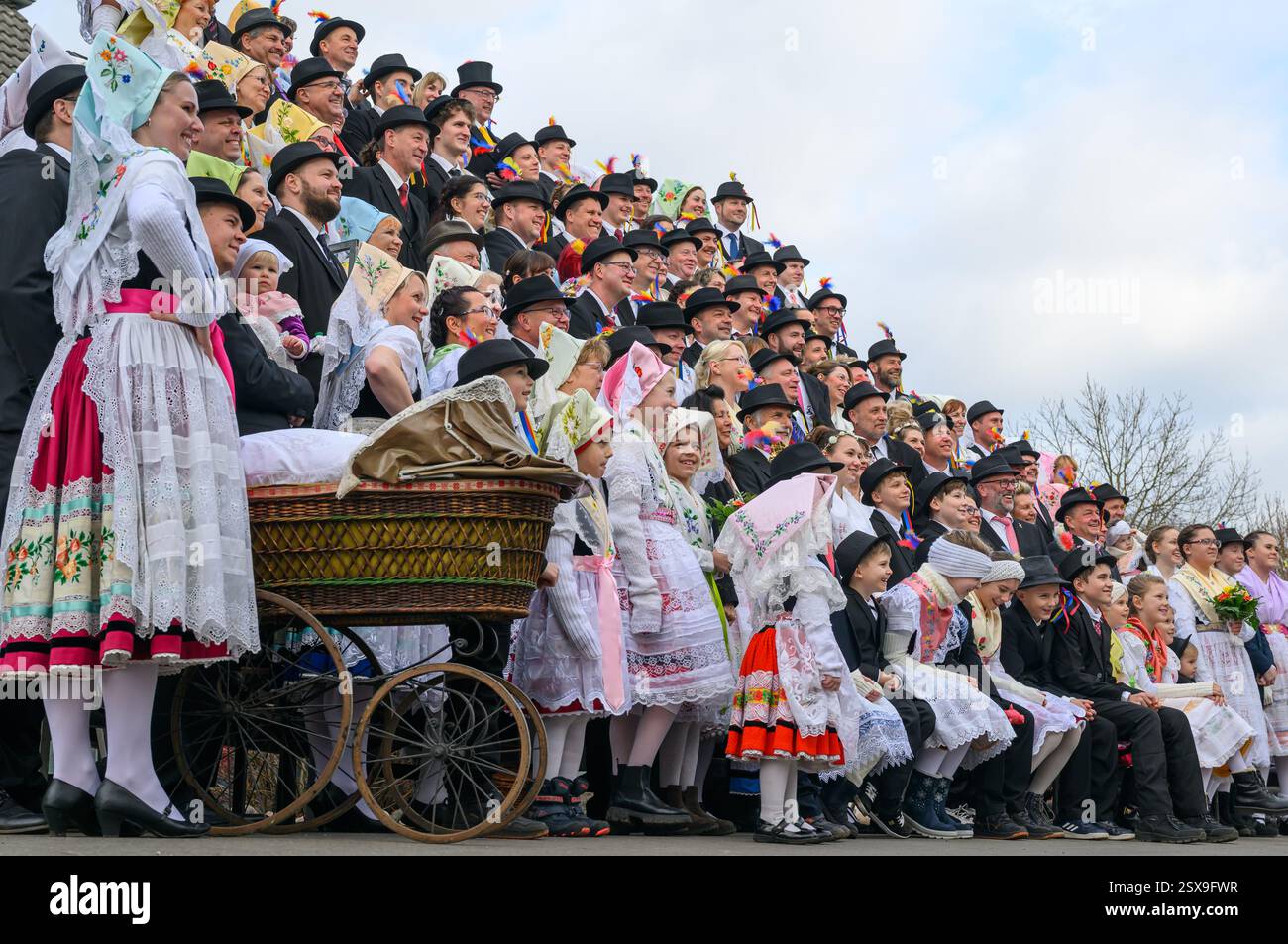23 February 2025, Brandenburg, Raddusch: Couples in traditional Wendish ...