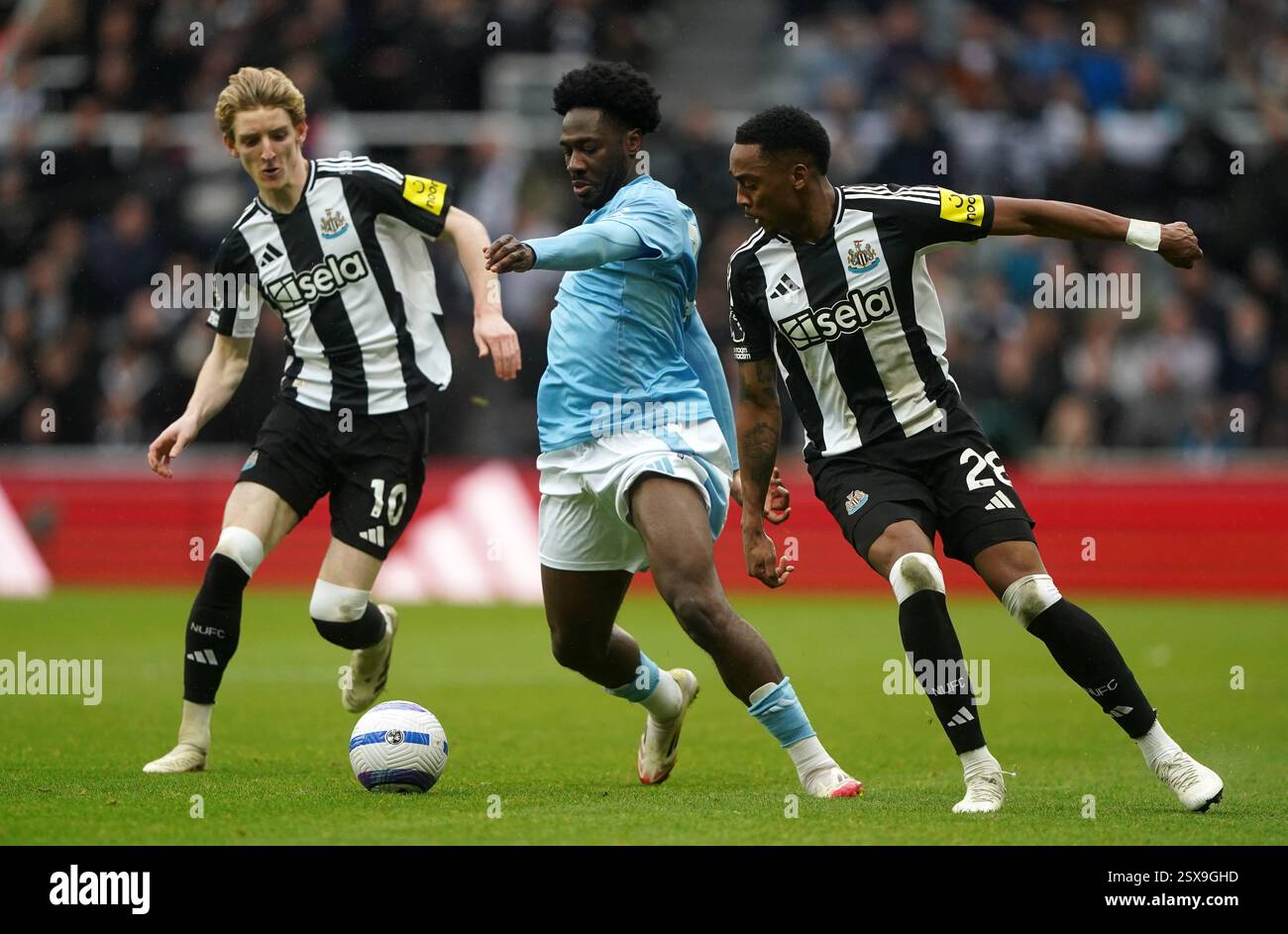 Nottingham Forest's Ola Aina (centre) battles with Newcastle United's ...