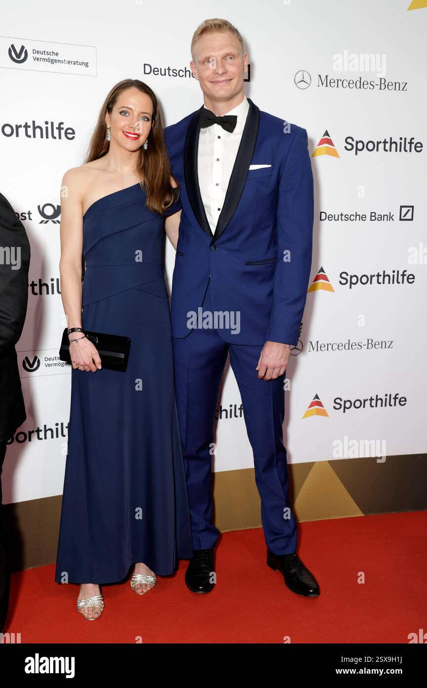 Oliver Zeidler mit Partnerin Sofia Meakin beim 54. Ball des Sports 2025 ...