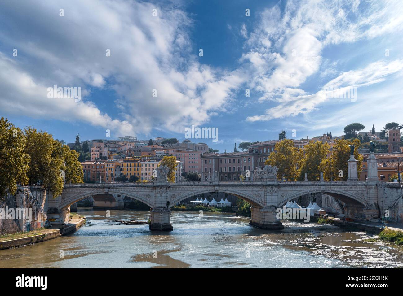 The historic Tiber of Rome, with its ancient bridges Stock Photo - Alamy