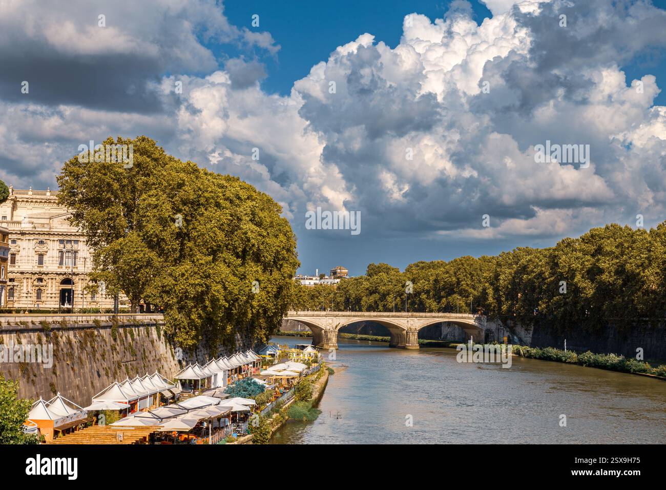 The historic Tiber of Rome, with its ancient bridges Stock Photo - Alamy