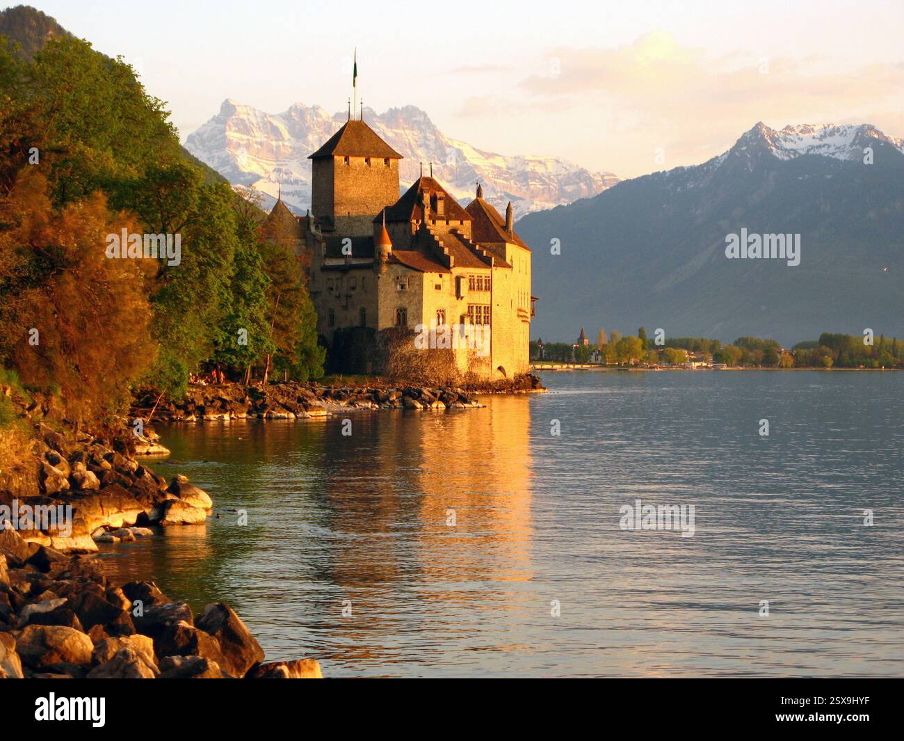 Schloss chateau de chillon hi-res stock photography and images - Alamy